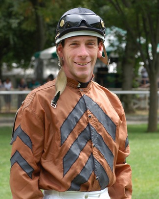Luzzi wins George Woolf award - Brisnet