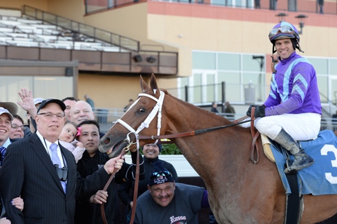 Princess of Sylmar cruises in seasonal bow - Handicappers' Edge